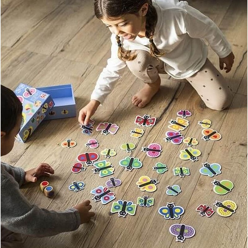 Jeu de discrimination visuelle avec de jolis papillons.